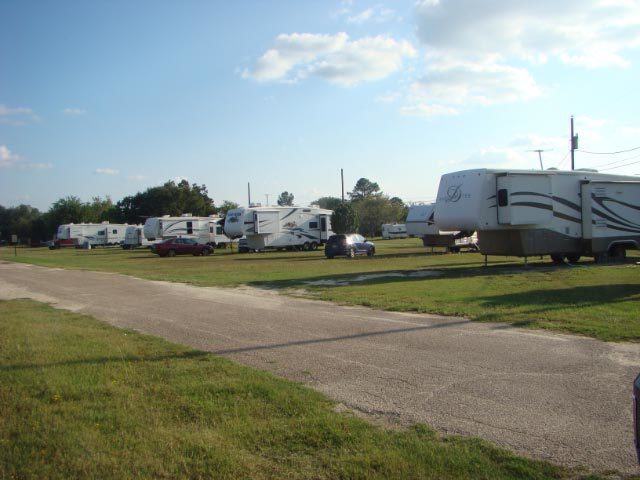 Lee's RV Park - Groesbeck, TX