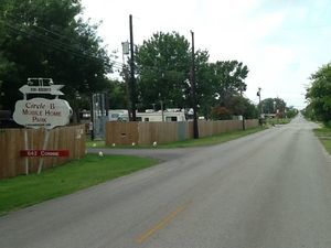 Circle B Mobile Home and RV Park - San Antonio, TX