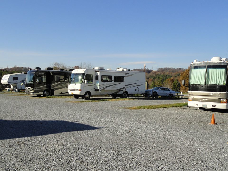 Ivy's Cove RV Retreat - Russellville, AR