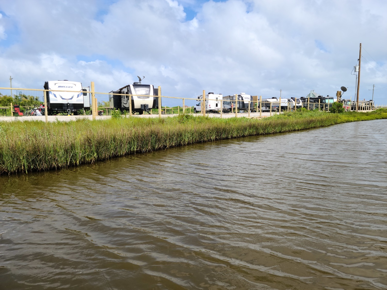 Hailey's Beach-n-Bay RV Resort - 10 Photos, 31 Reviews - Gilchrist, TX