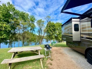 Denton Ferry RV Park & Cabin Rental - Cotter, AR