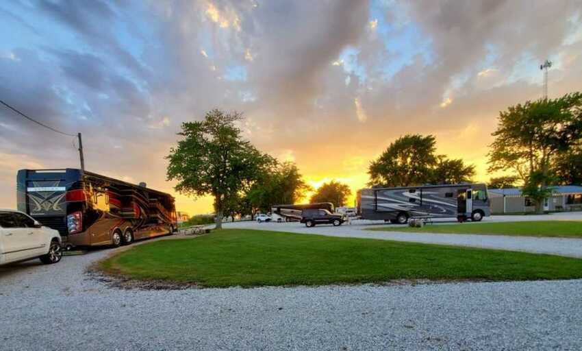 Rainmaker Campground - - Butler, IL - RoverPass